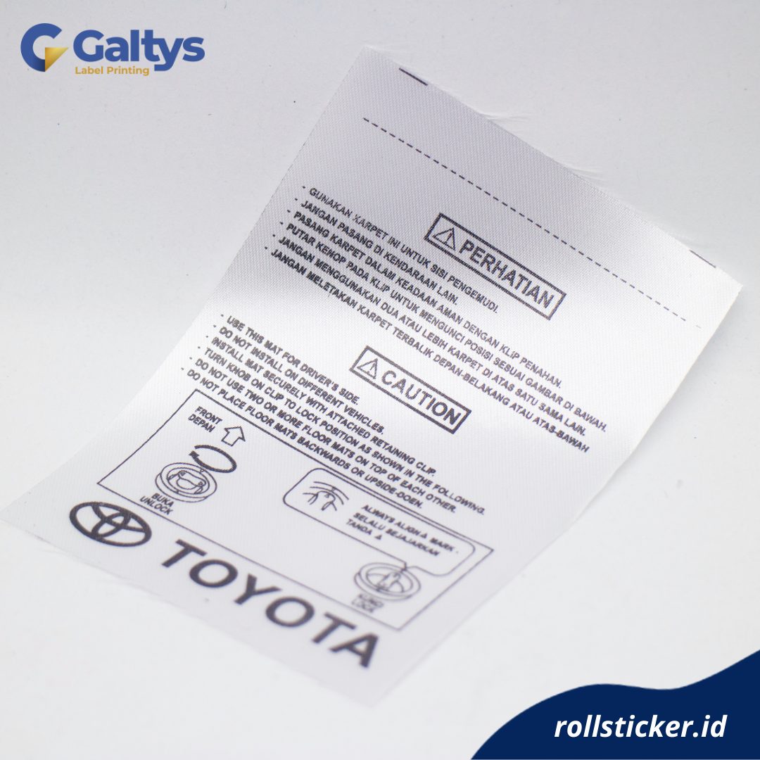 Keunggulan Label Satin dibanding Woven - Rollsticker.id